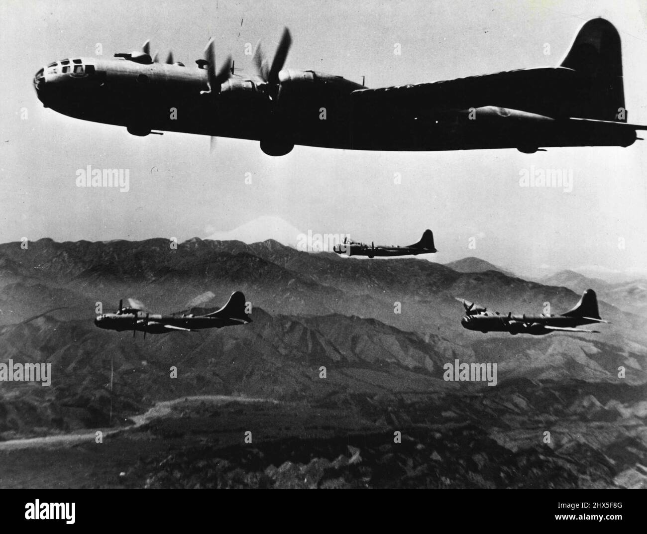 B 29 over japan hi-res stock photography and images - Alamy