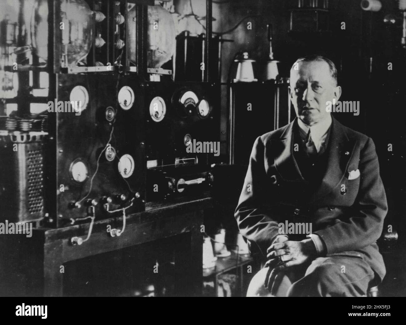 Radio (Early) - Radio. September 18, 1937 Stock Photo - Alamy