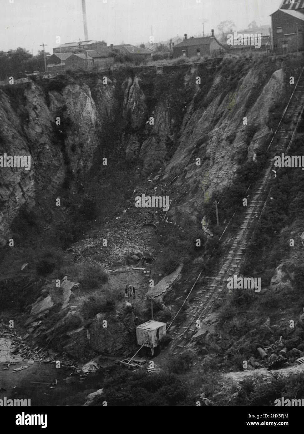 Disused quarry pit hi-res stock photography and images - Alamy