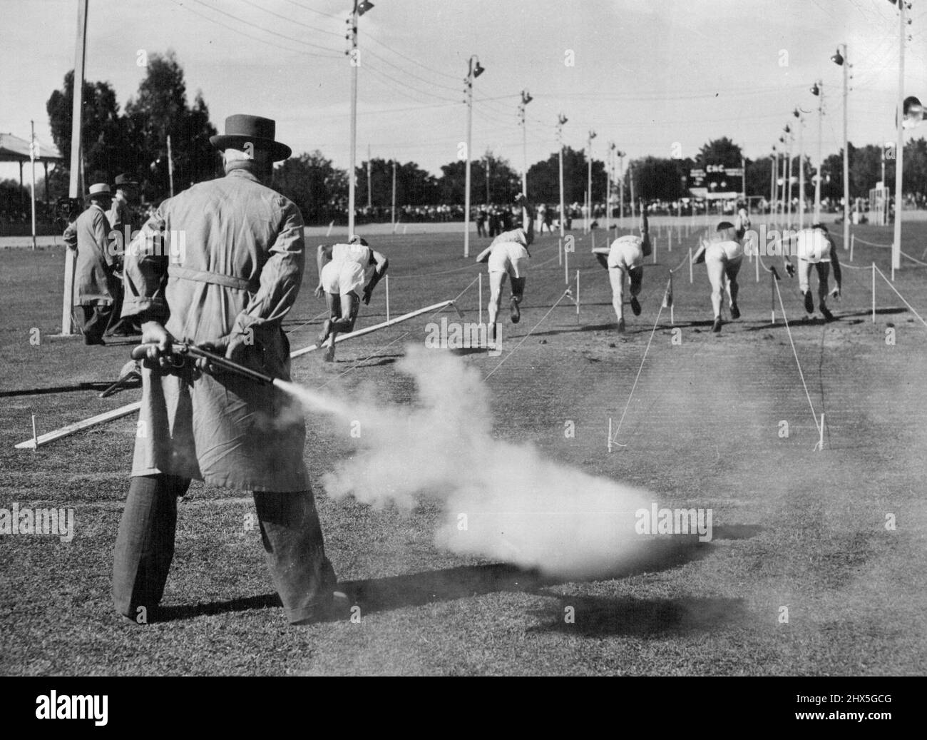 Starting gun track hi-res stock photography and images - Alamy