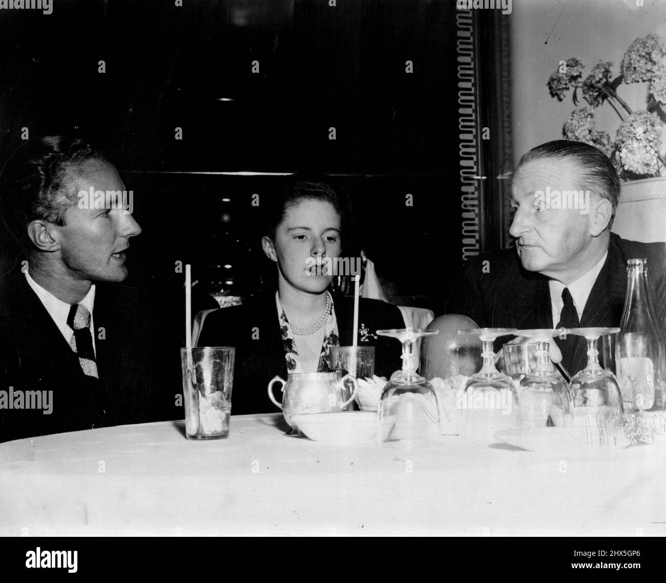 Nostalgic family dinner Black and White Stock Photos & Images - Alamy