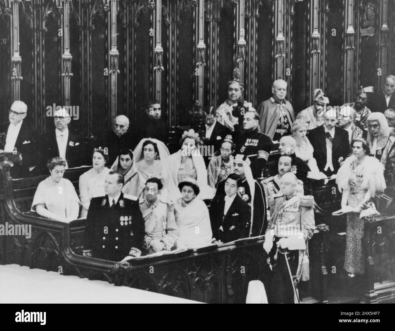 Queen elizabeth ii coronation robes hi-res stock photography and images ...