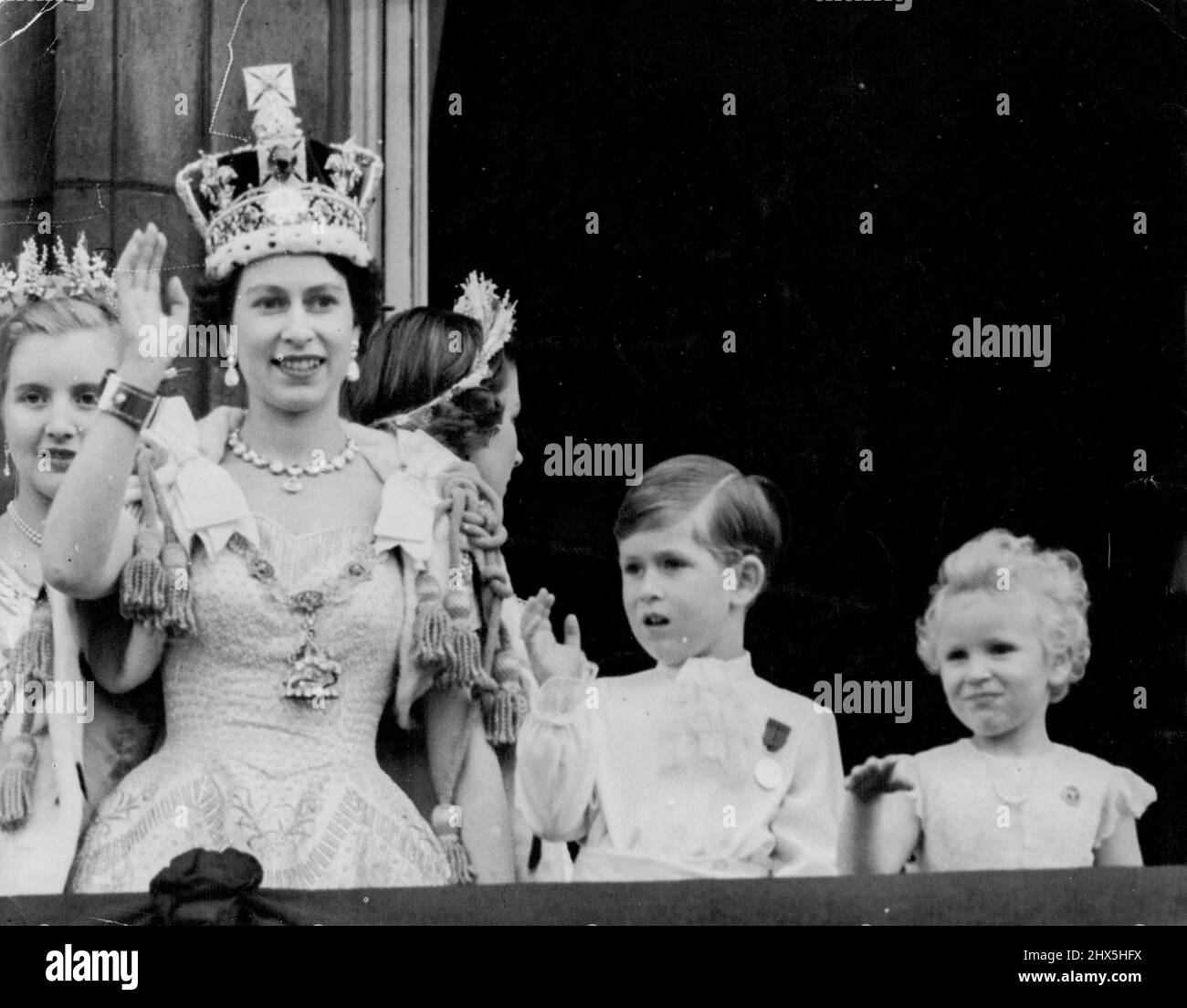 Newly crowned queen elizabeth ii maids of honour palace coronation ...