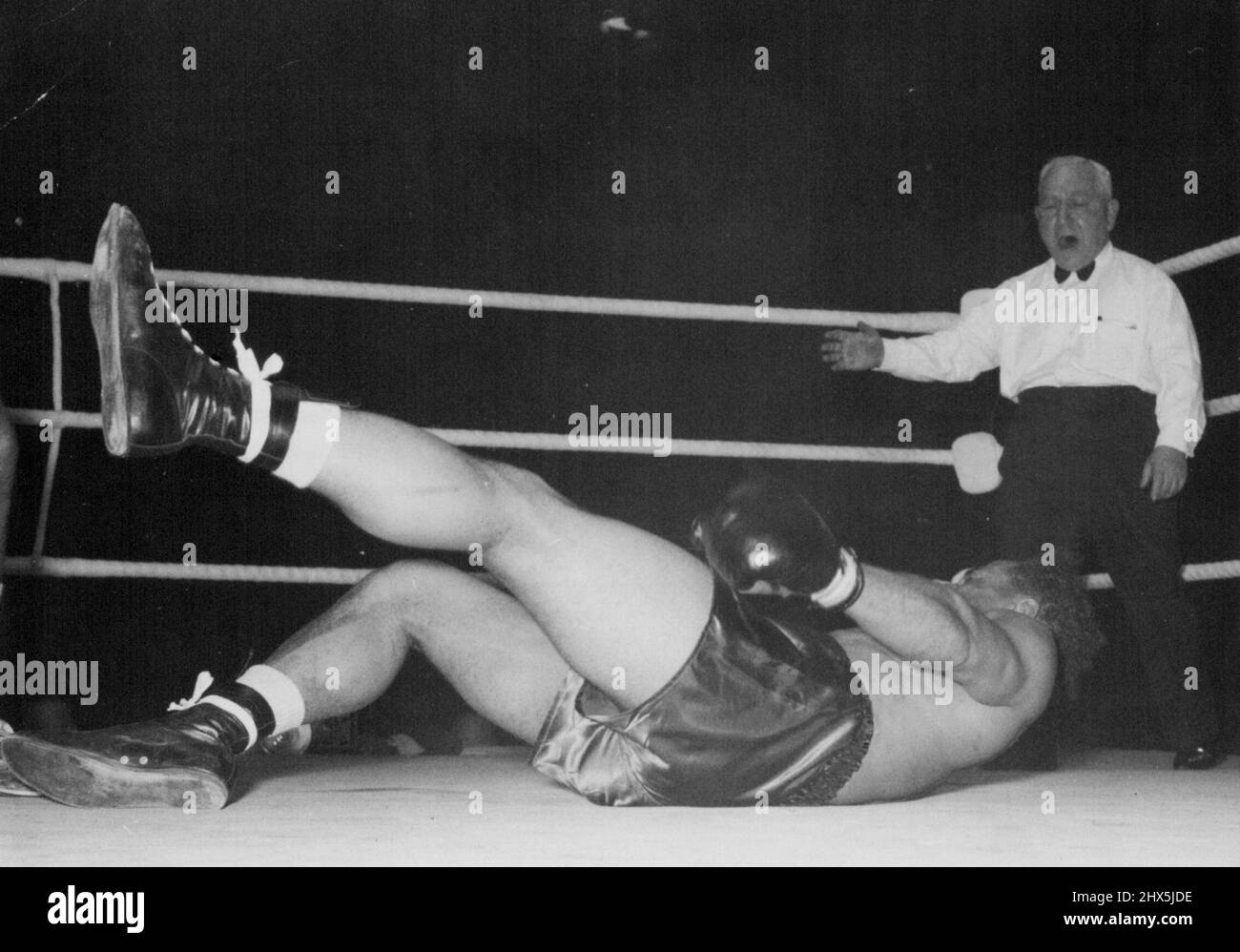 Randolph Turpin retained his British Empire light-heavyweight ...
