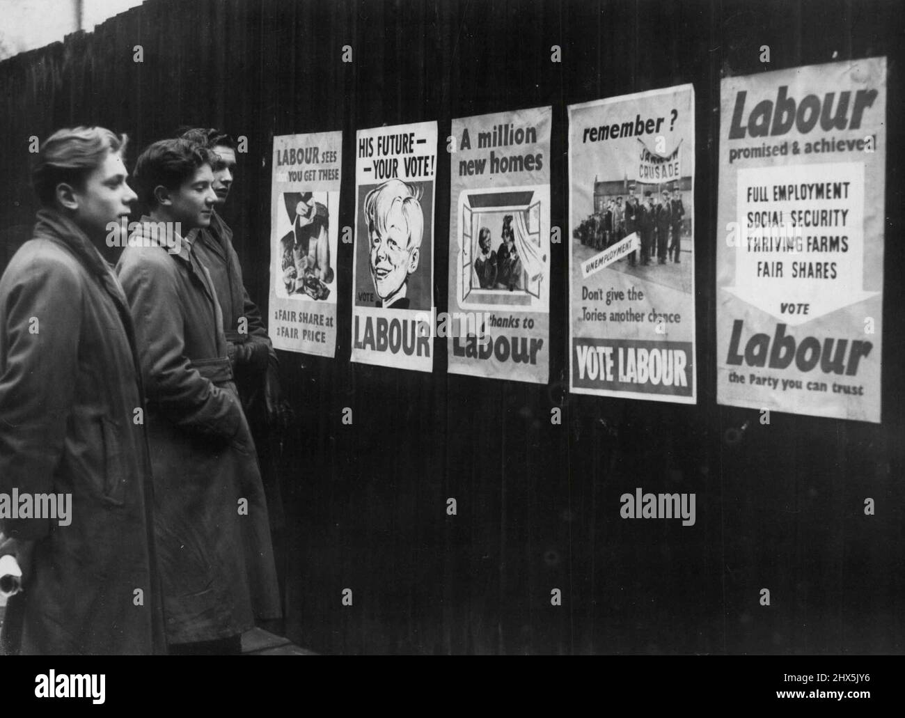 Conservative party campaign posters hi-res stock photography and images ...