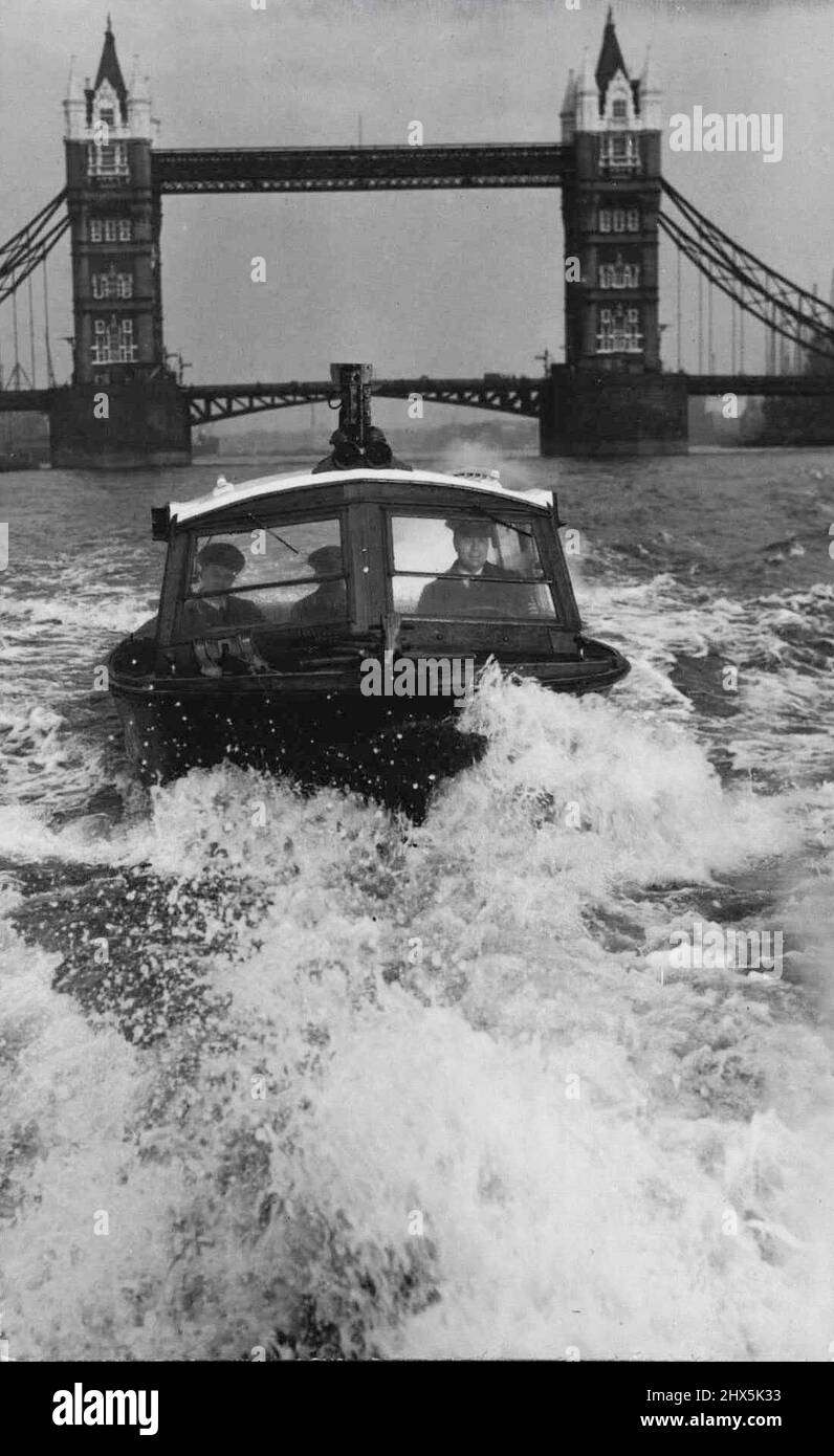 The Police Force Of The River Thames River Police patrol boat speeding ...