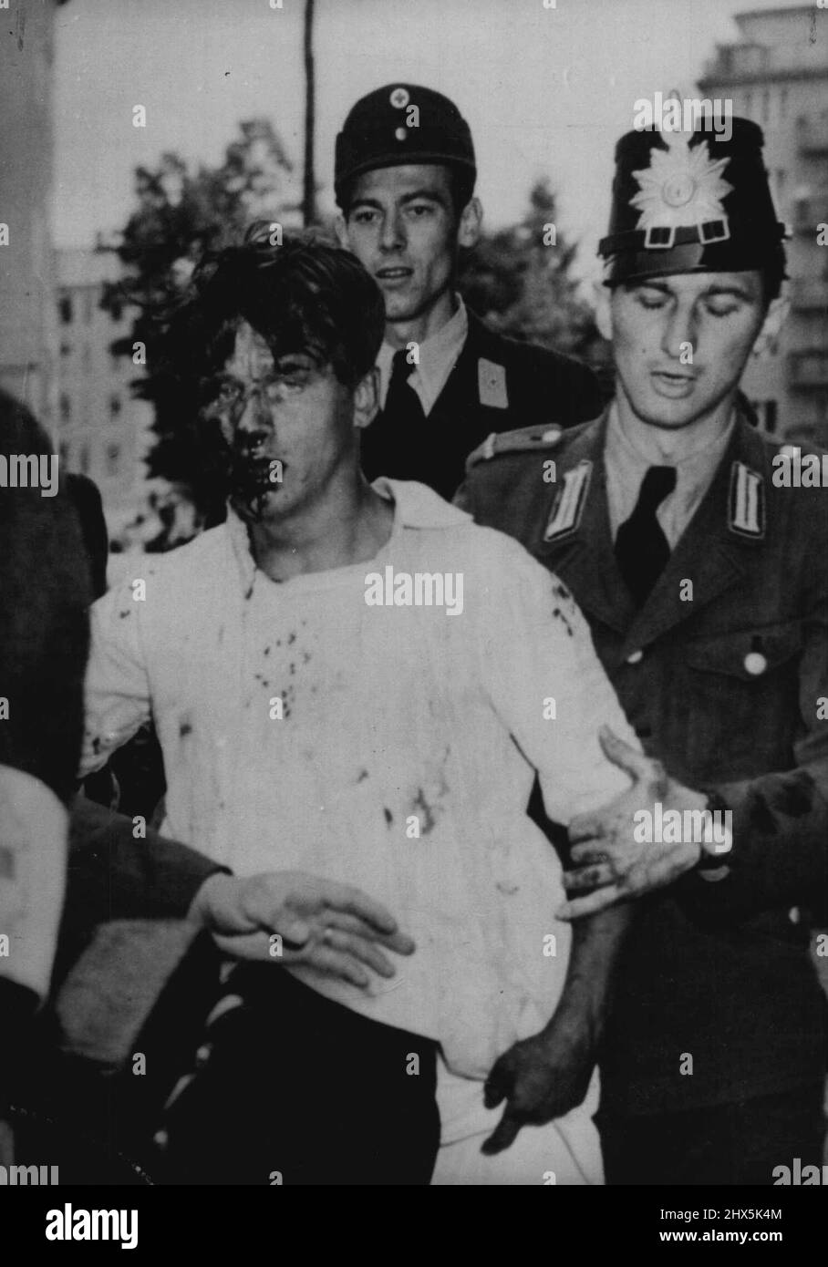 Angry mob hi-res stock photography and images - Alamy