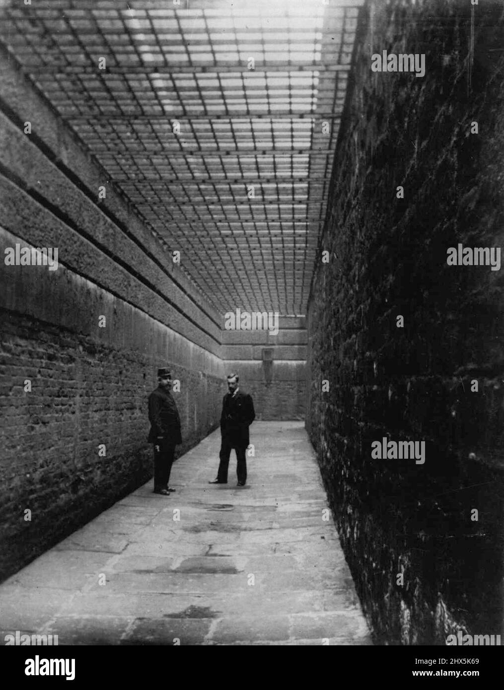 Newgate prison London. In early article ward men's walk" November 14 ...