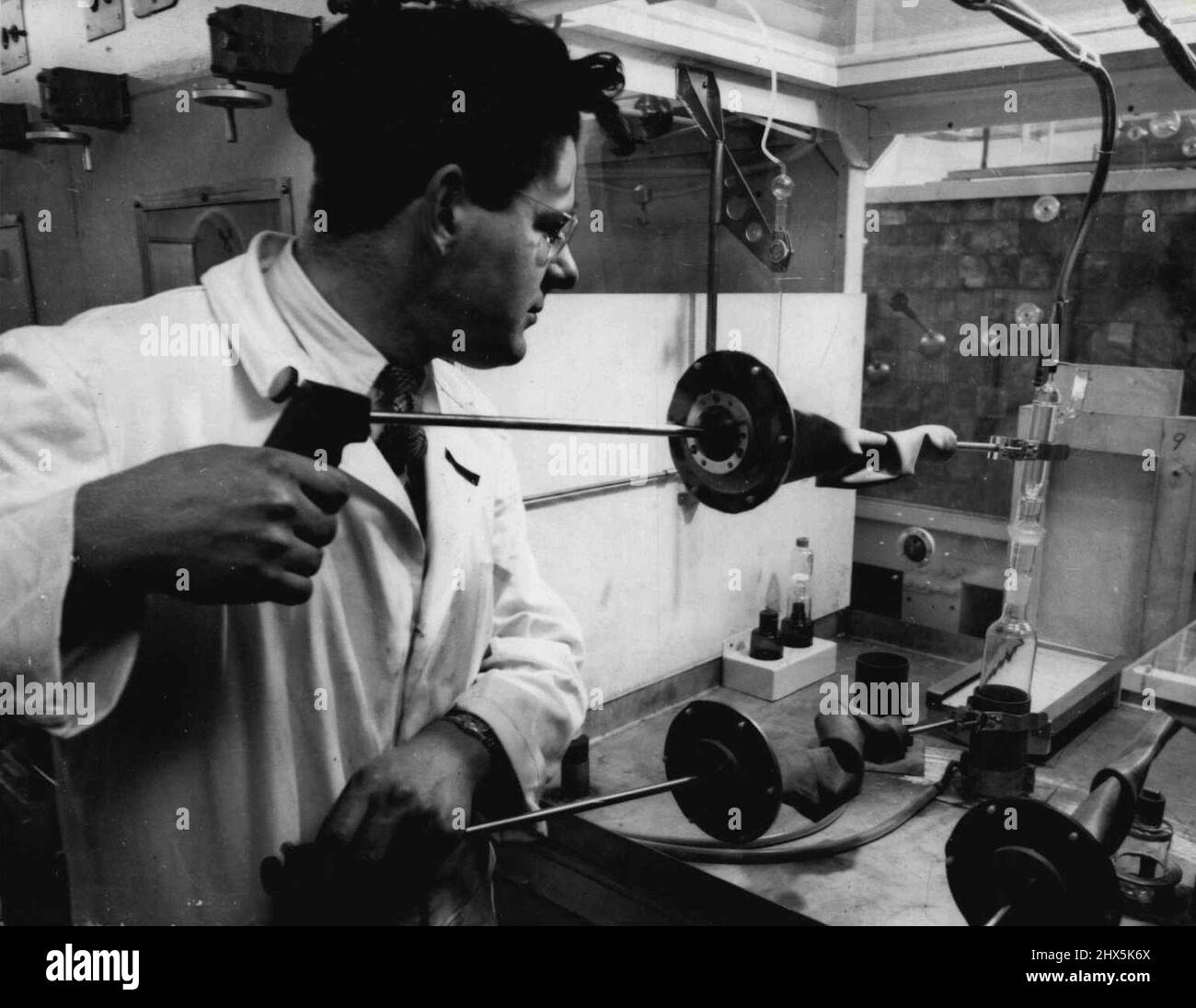 Radioactive handling hi-res stock photography and images - Alamy