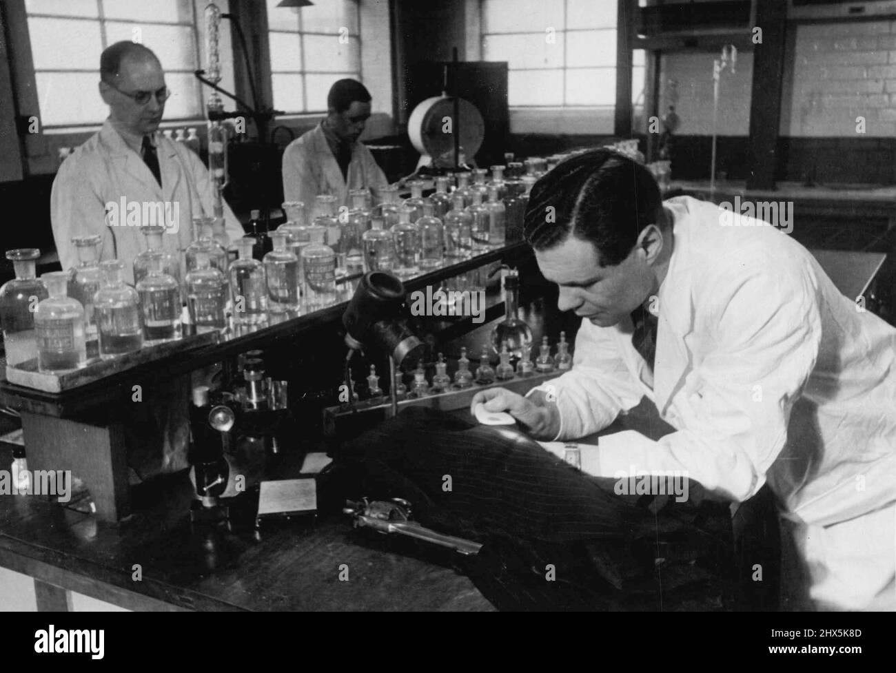 Forensic scientist Black and White Stock Photos & Images - Alamy