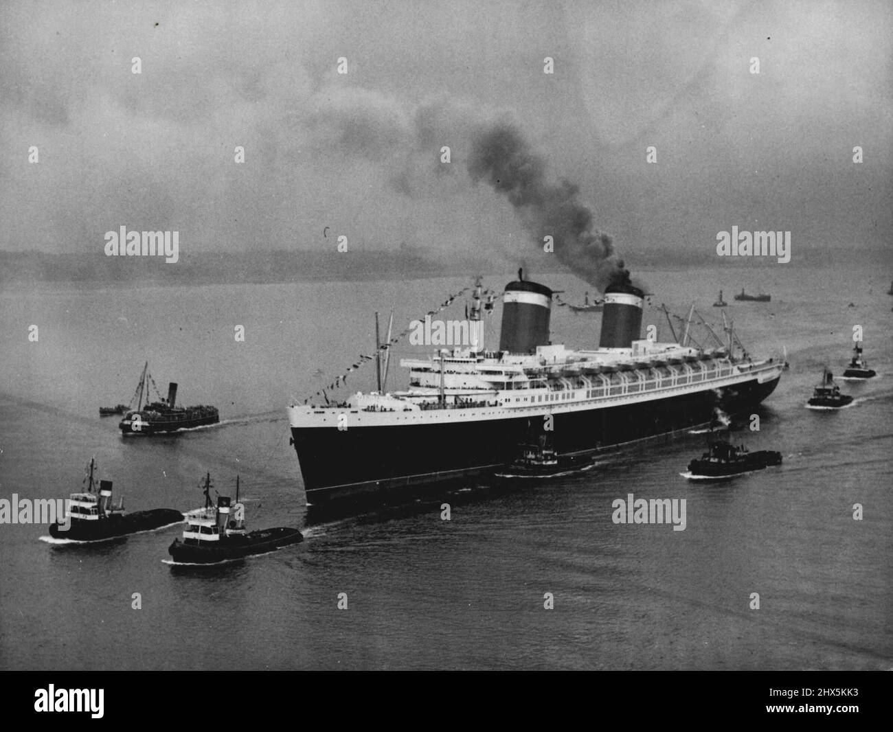 'United States' Arrives In Majesty -- Surrounded by tugs, the record ...
