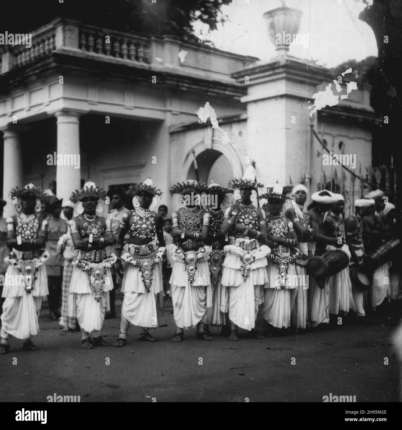 Sri lanka kandyan dancers hi-res stock photography and images - Alamy