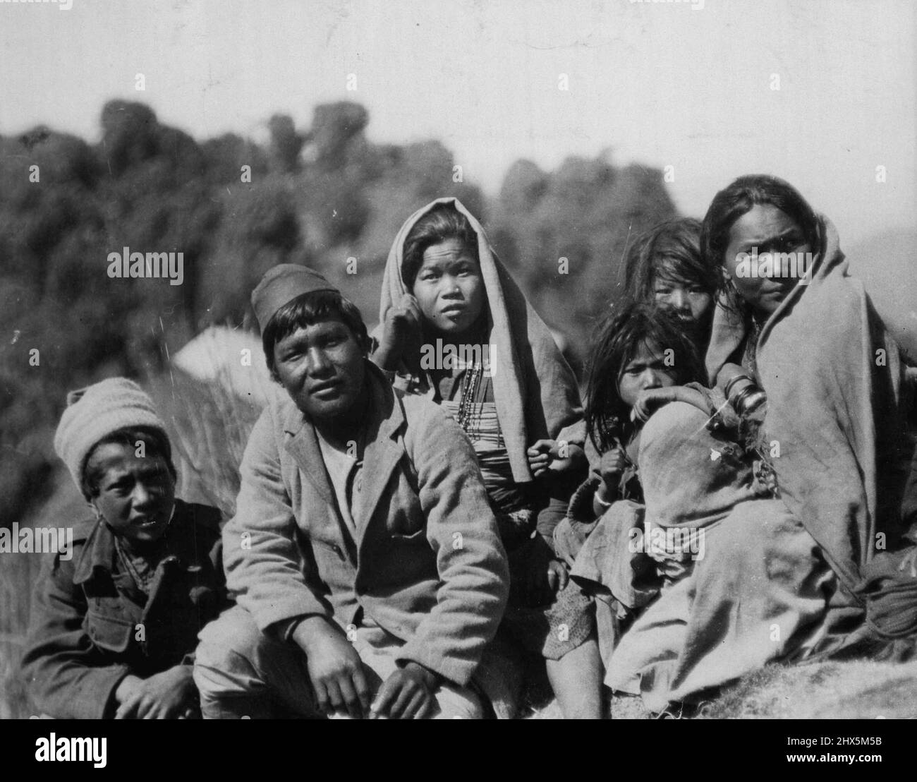 On The Way To Phari Dzong -- A group of Tibetan girls and children ...