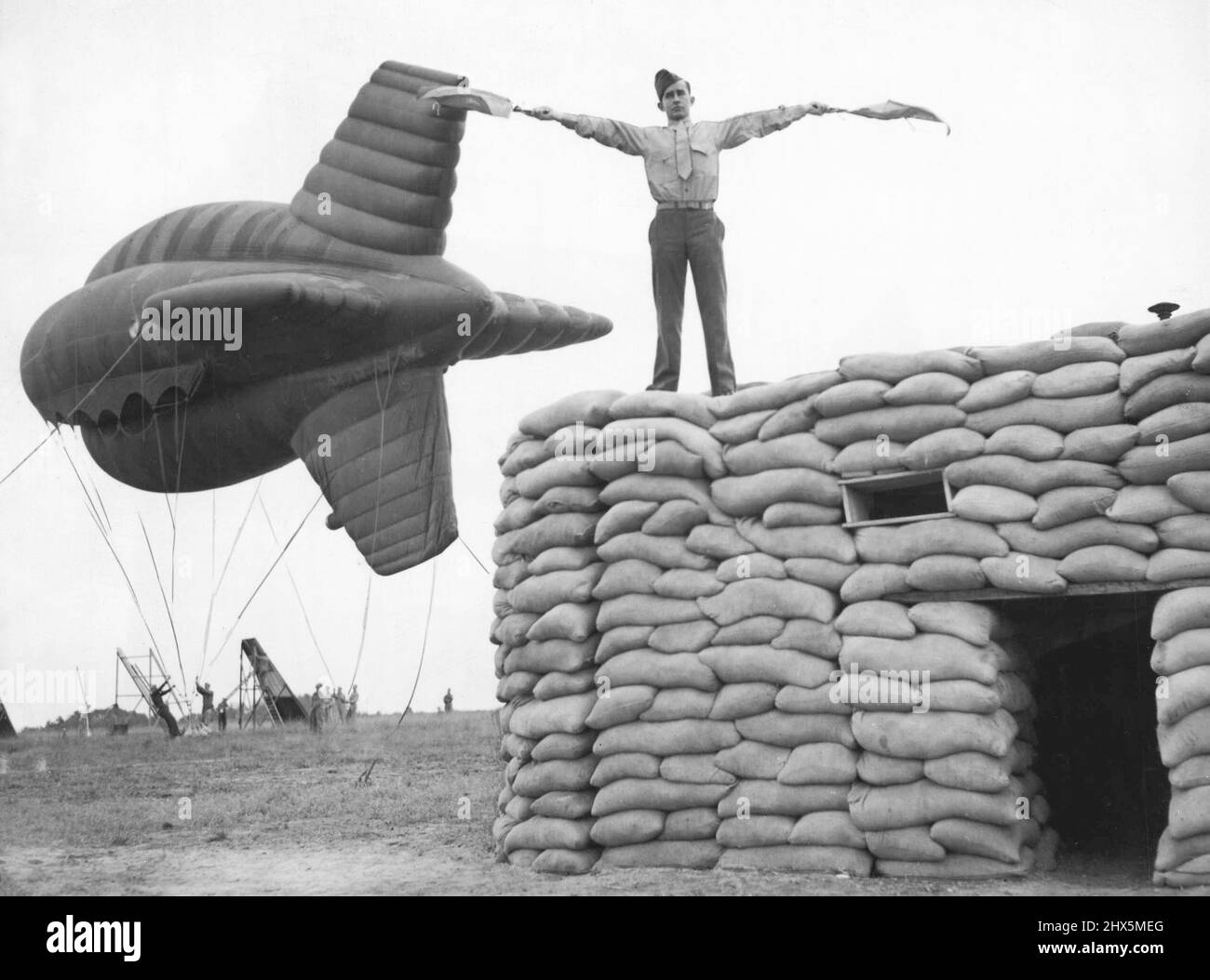 Splinter - Proof Hut - Marines, training with barrage balloons at ...