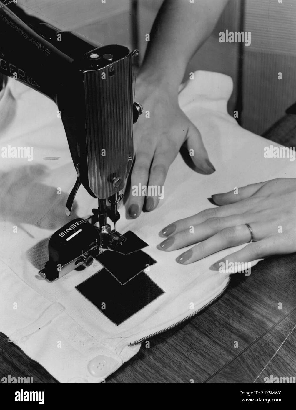 Zig zag stitch machine Black and White Stock Photos & Images - Alamy