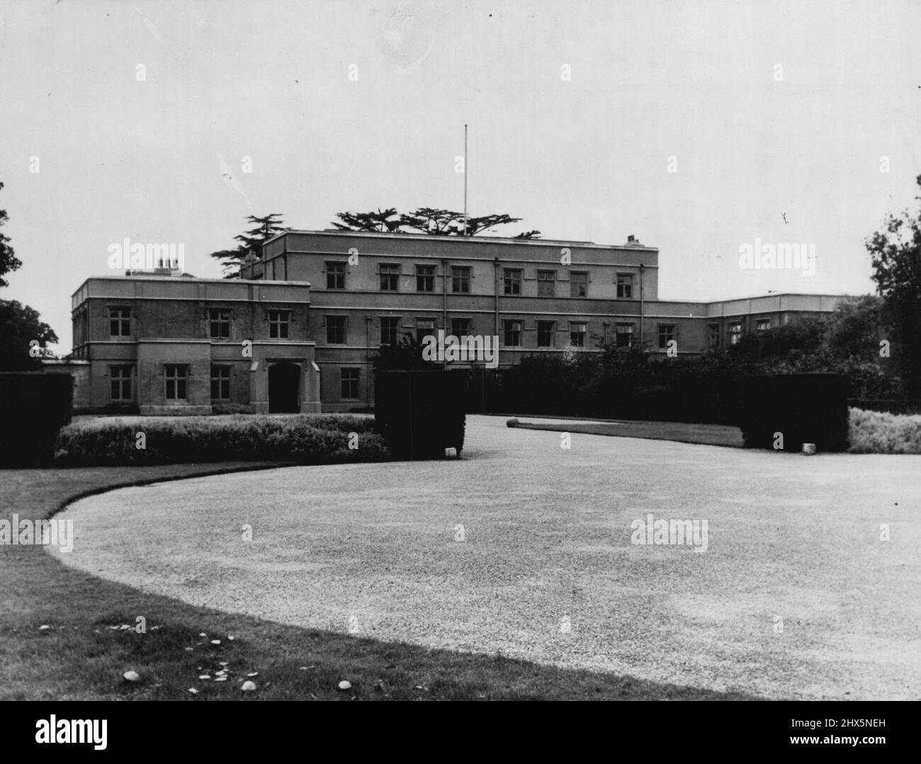 Front view of the Royal Lodge at Windsor. The Royal Lodge in Windsor ...