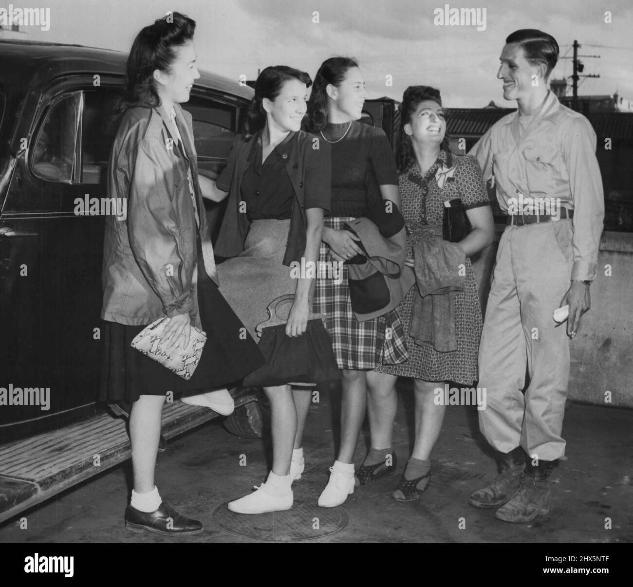 Switchboard operators 1940s hi-res stock photography and images - Alamy