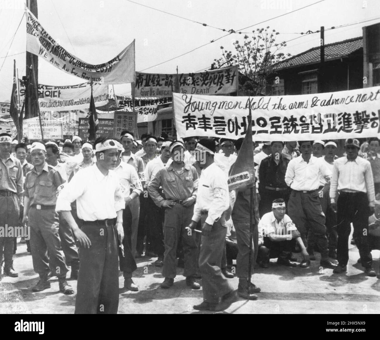 South Koreans Protest Peace Talks -- Carrying banners protesting ...