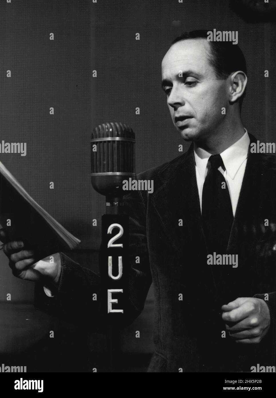 Well-known Sydney actor Ron Roberts at the mike introducing one of the ...