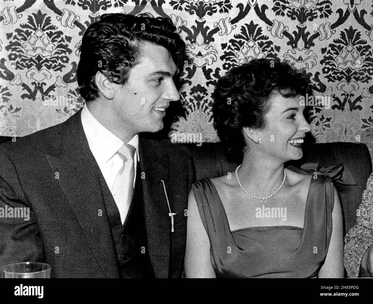 Edmund purdom hi-res stock photography and images - Alamy