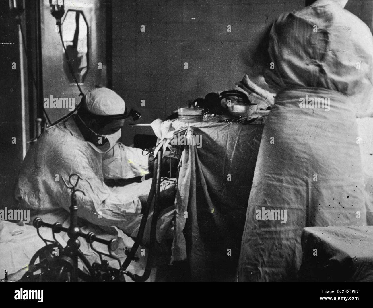 Surgery 1950s hi-res stock photography and images - Alamy