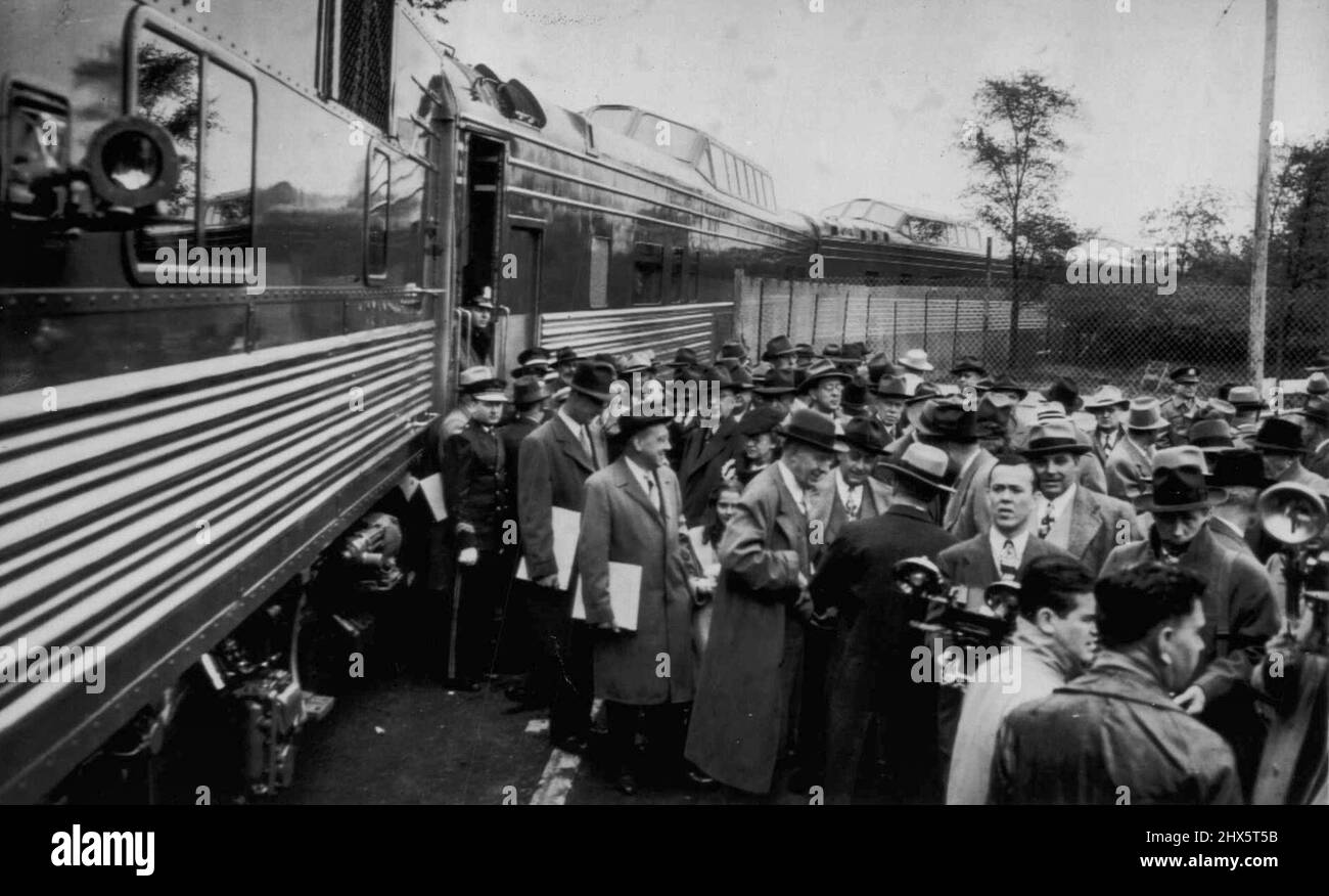 Inspecting 'Train In Of Tomorrow' -- Streamlined, diesel-electric ...
