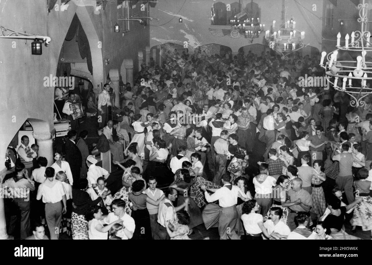 Jim Vickers-Willis Calls the ***** for more than 2000 square-dancers at ...
