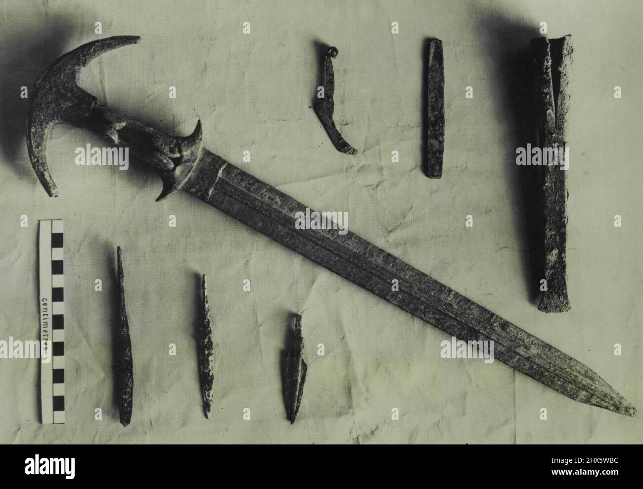 "The Wealth of Knossos" (Sir Leonard Woolley's excavations at Tell ...