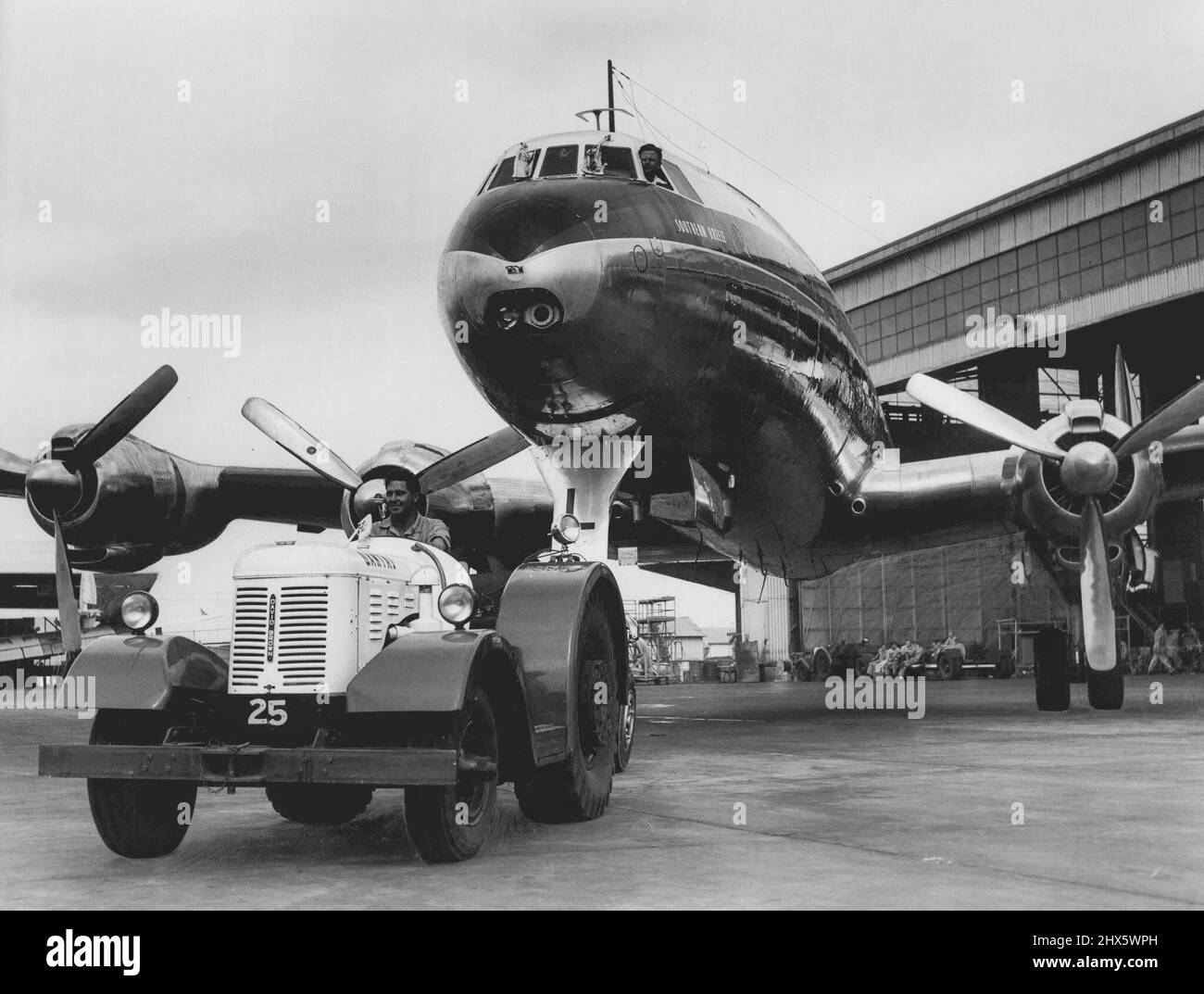 Qantas Aircraft Series. "Turn Around" complete the Super Constellation ...