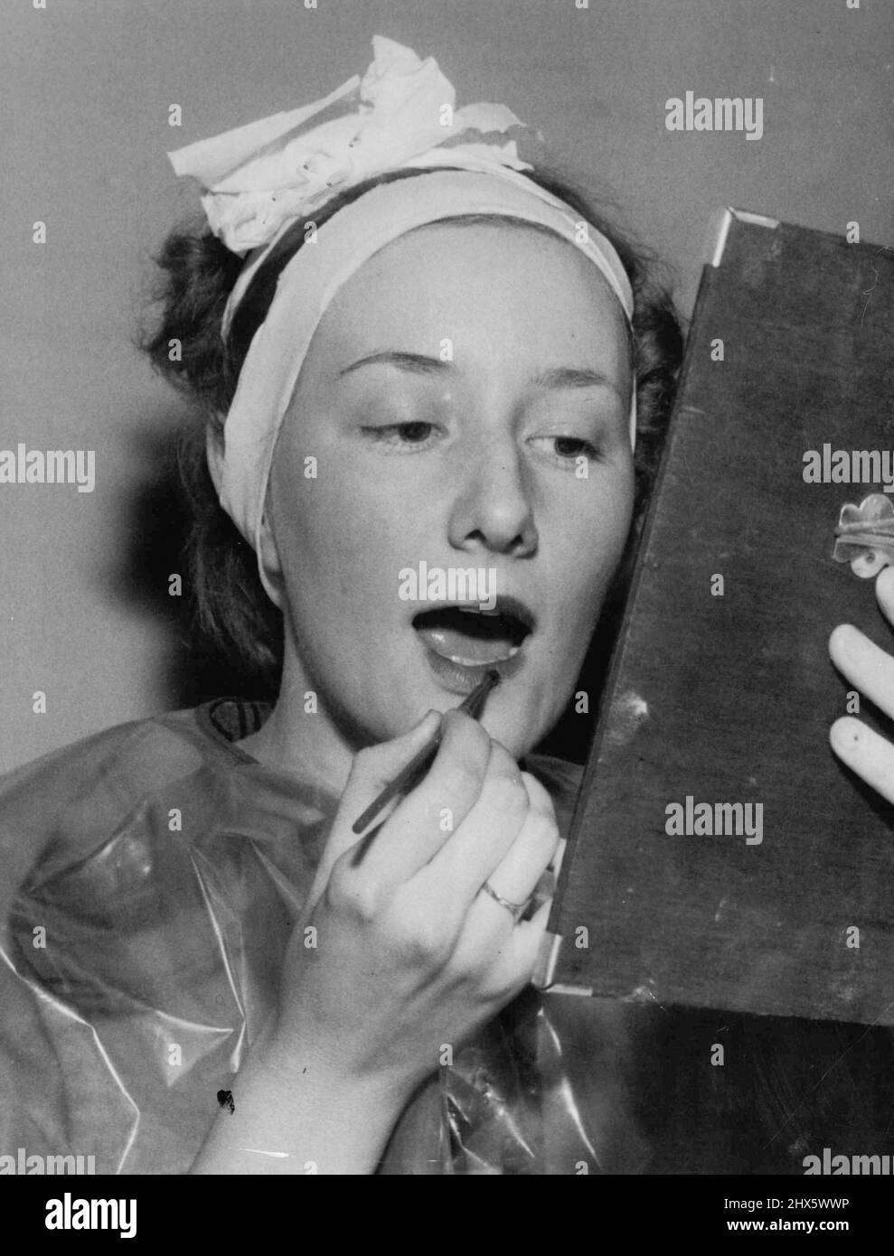 Misc-Beauty - Treatment For Woman. August 12, 1945 Stock Photo - Alamy