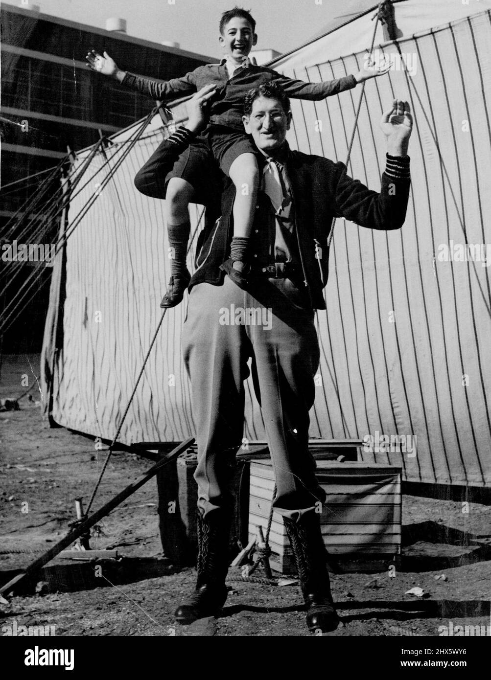 Gentle giant Jack Earle towered at 2.6m tall. April 21, 1940 Stock ...