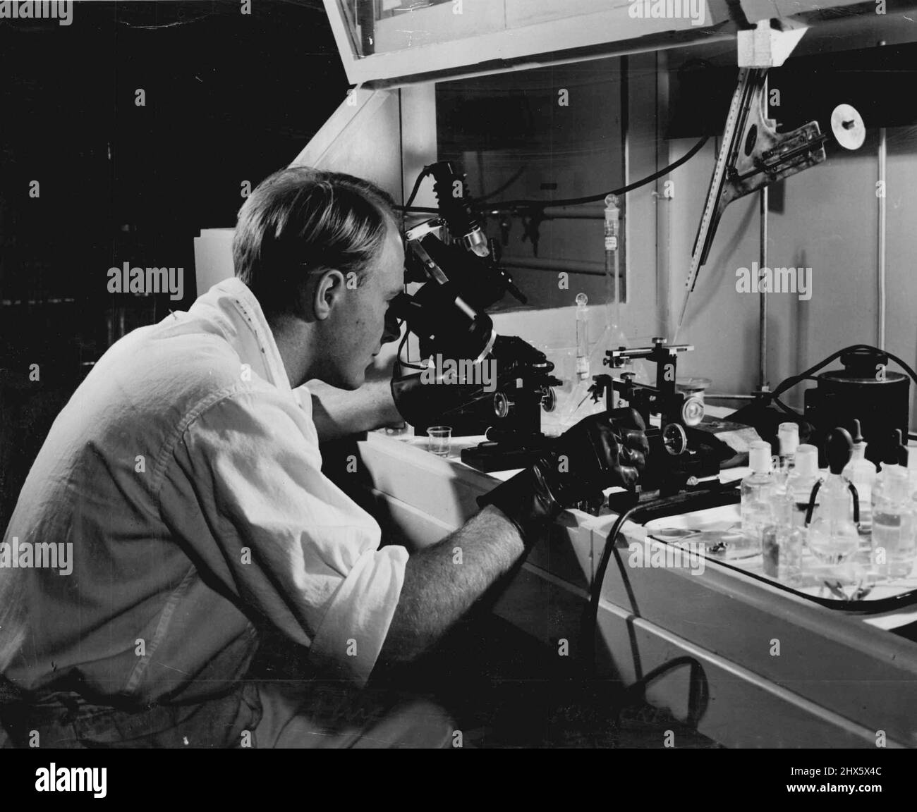 Radioactive isotopes hi-res stock photography and images - Alamy