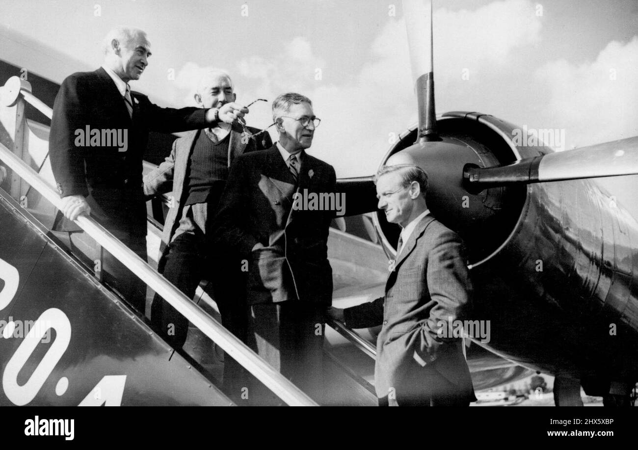 Qantas Chief Inspects New Bristol "Britannia" Aircraft. - L to R ...
