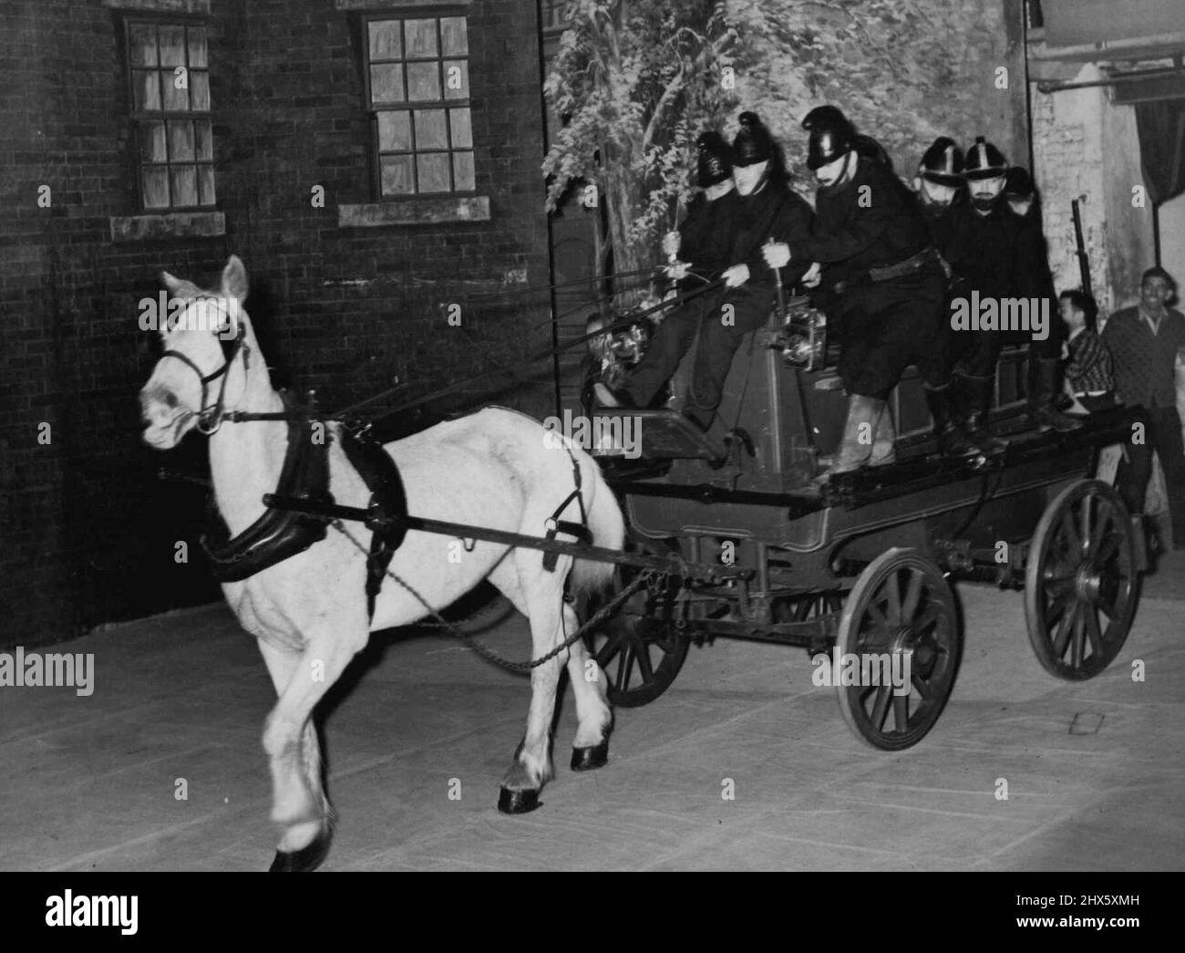 Horse drawn fire engine hi-res stock photography and images - Alamy
