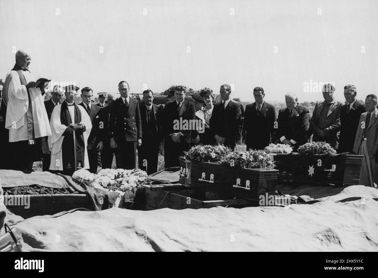 Rev. R. H. McLean of Nundle speaking, at the general cemetery Tamworth ...