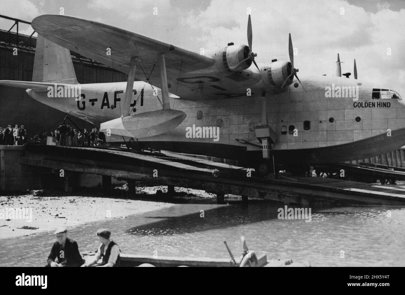 "Golden Hind" Flying Boat Launched At Rochester: The 31½-ton "Golden ...