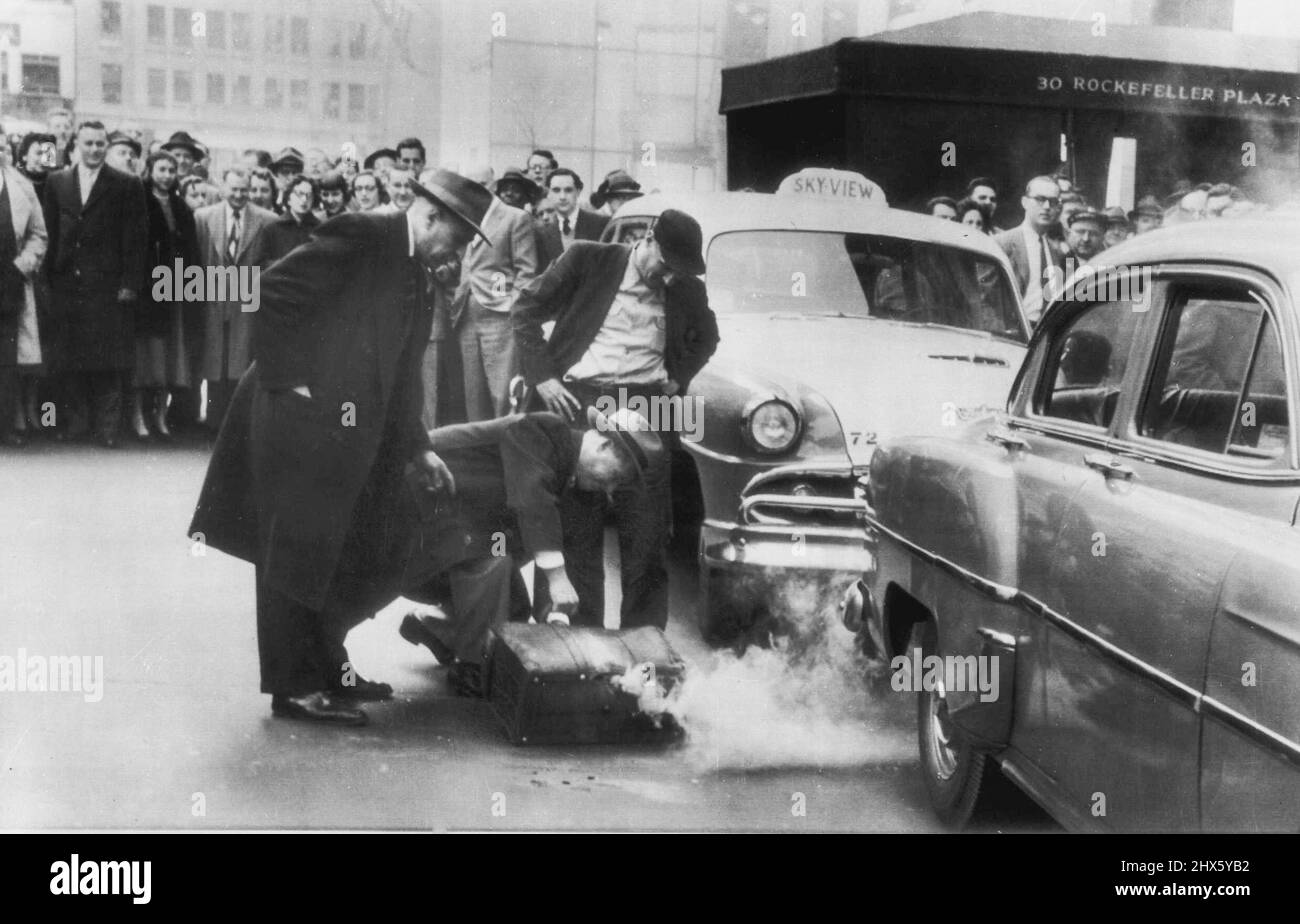 Bag Full of Trouble --- An unidentified messenger struggles with a ...