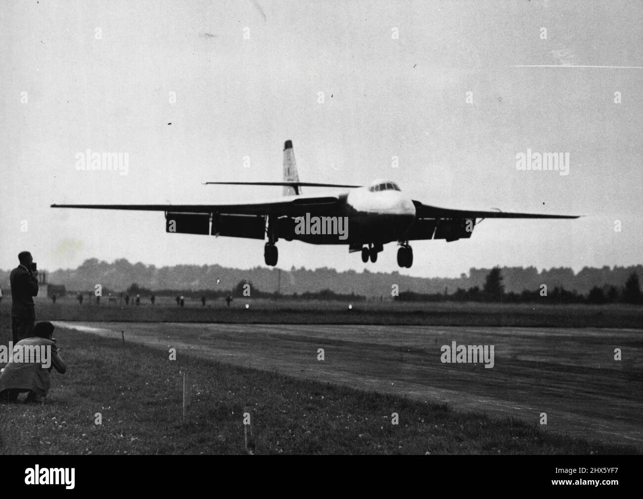 The Valiant In Flight At Farnborough Air Display -- The Vickers ...