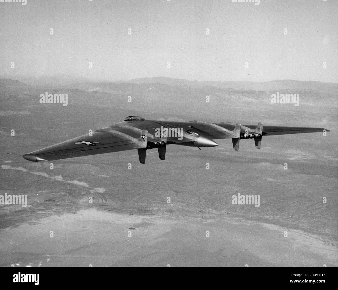 The first photo of the powerful Northrop Flying Wing YB-49 in flight ...