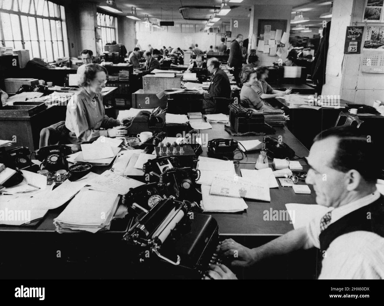 Newsroom desk hi-res stock photography and images - Alamy