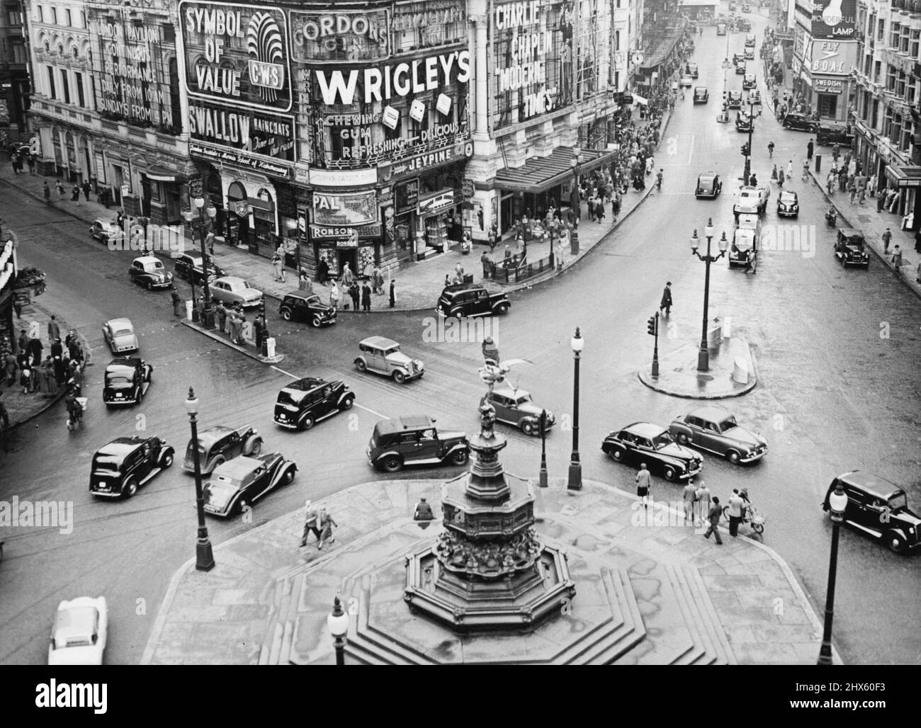 1954 piccadilly circus Black and White Stock Photos & Images - Alamy