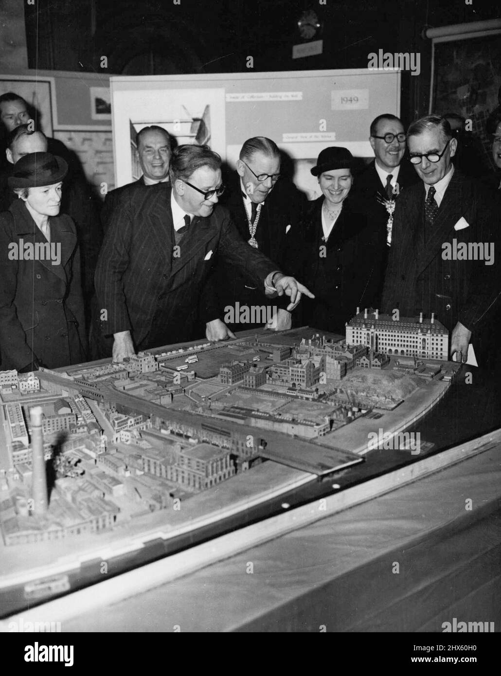 Mr. Morrison Sees Model of New South Bank Promenade - "So the curve of ...