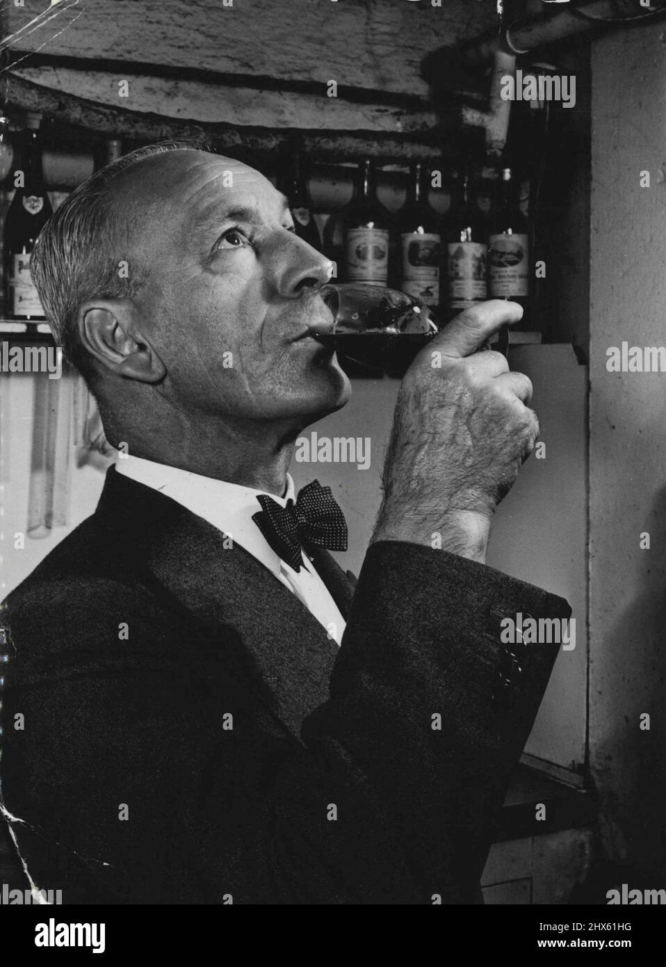 Historical wine black and white hi-res stock photography and images - Alamy