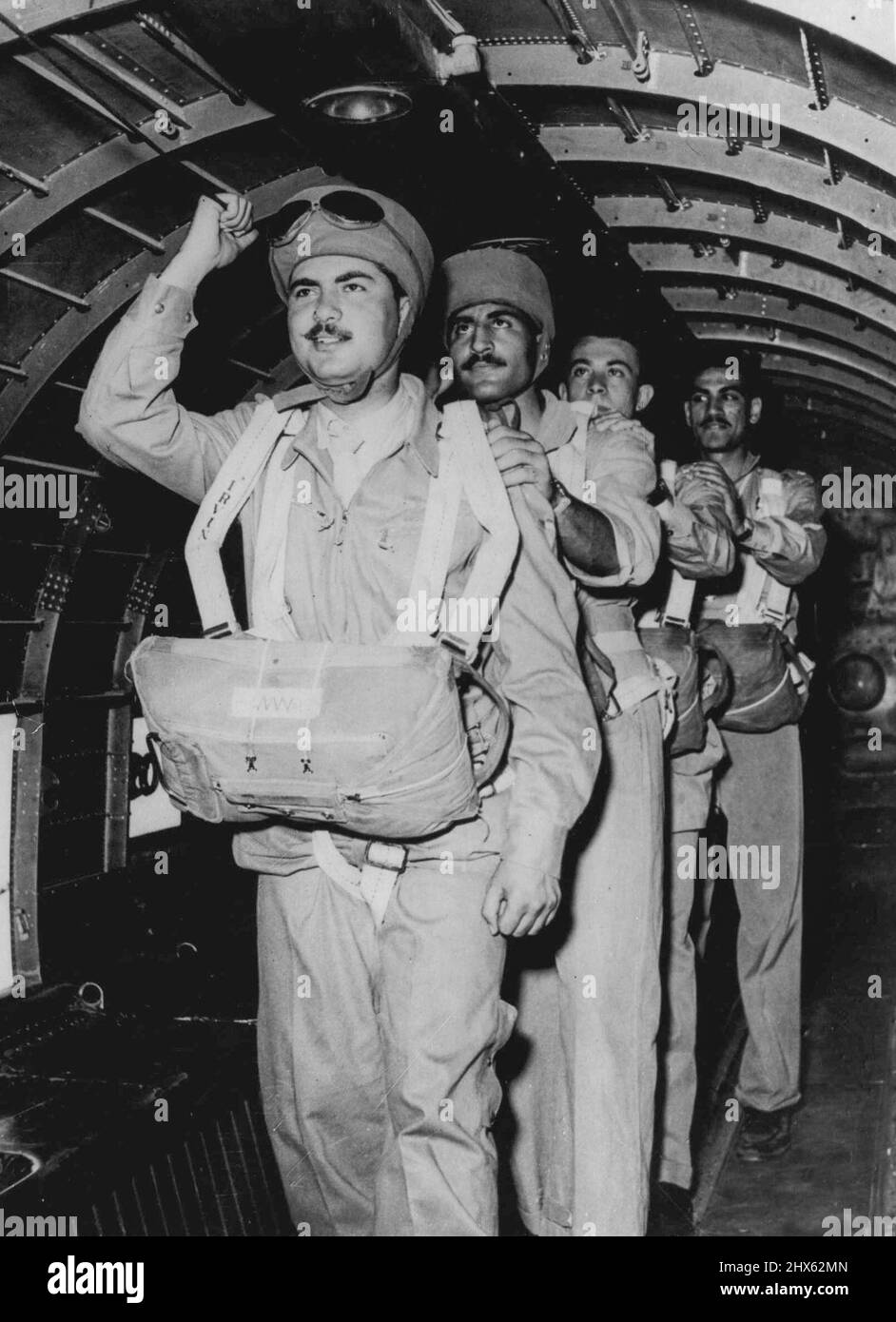 Egyptian Paratroopers In Training. Paratroopers of the newly-formed ...