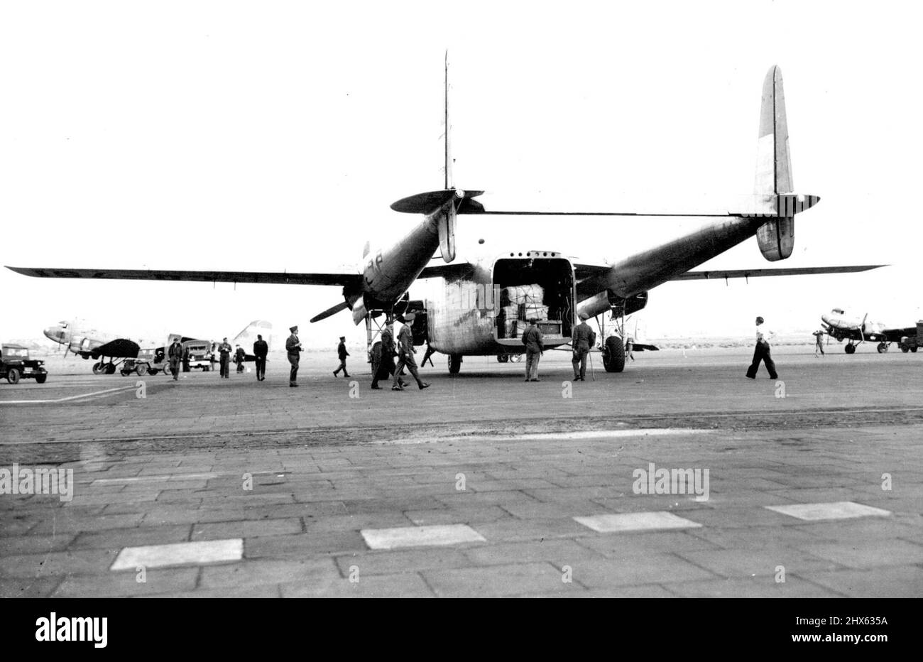 American heavy lift cargo aircraft Black and White Stock Photos ...