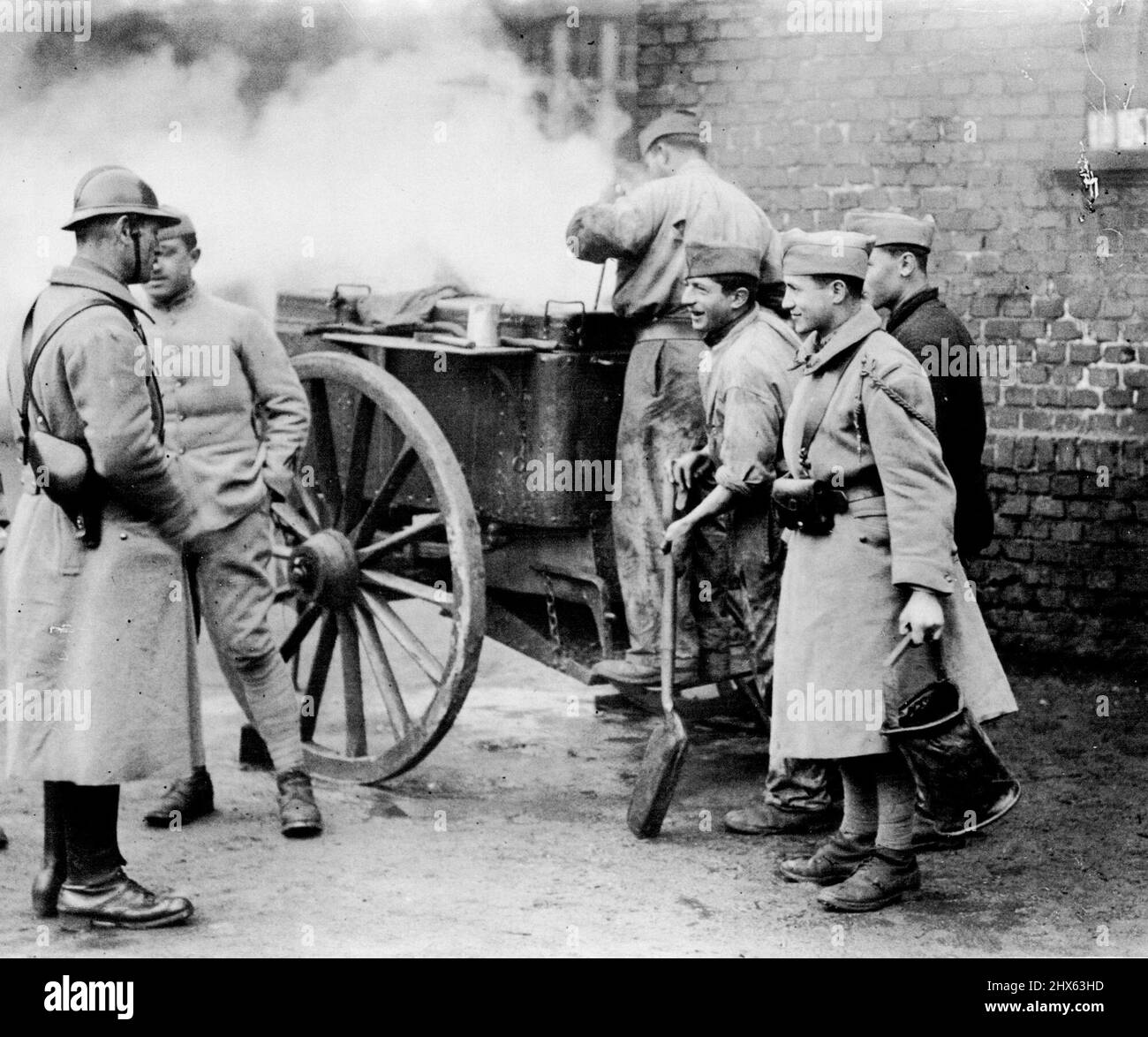 French army field kitchen hi-res stock photography and images - Alamy