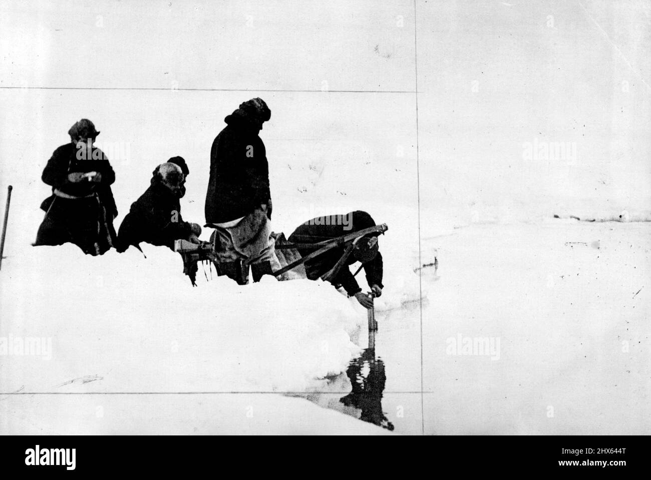 Scientifical work on the Soviet North Pole Station: The winter dwellers ...