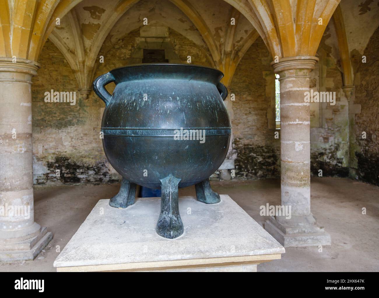 Medieval chamber pot hi-res stock photography and images - Alamy