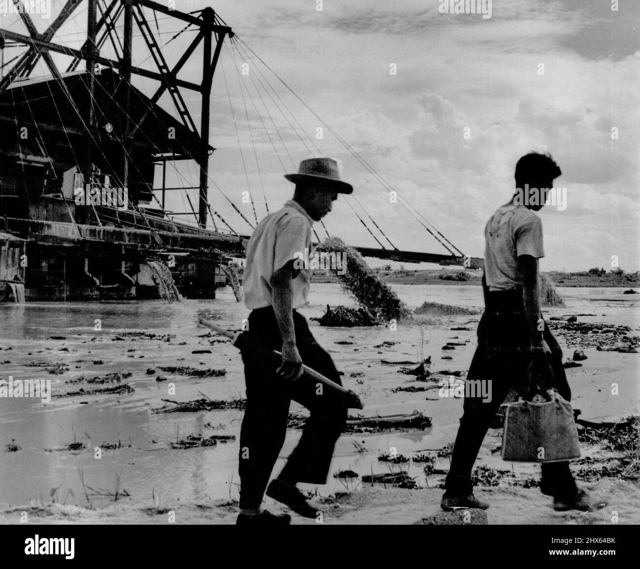 Dredge industry Black and White Stock Photos & Images - Alamy