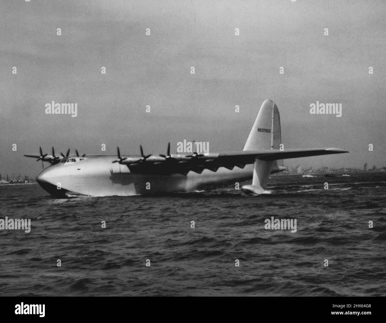 Howard hughes spruce goose hi-res stock photography and images - Alamy